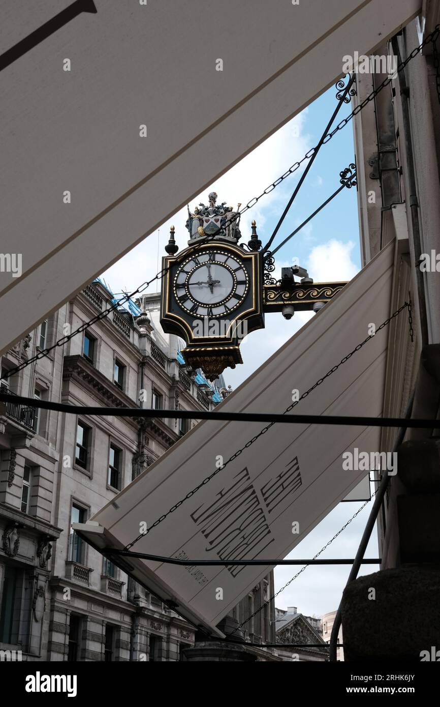 Royal exchange clock london hi-res stock photography and images - Alamy
