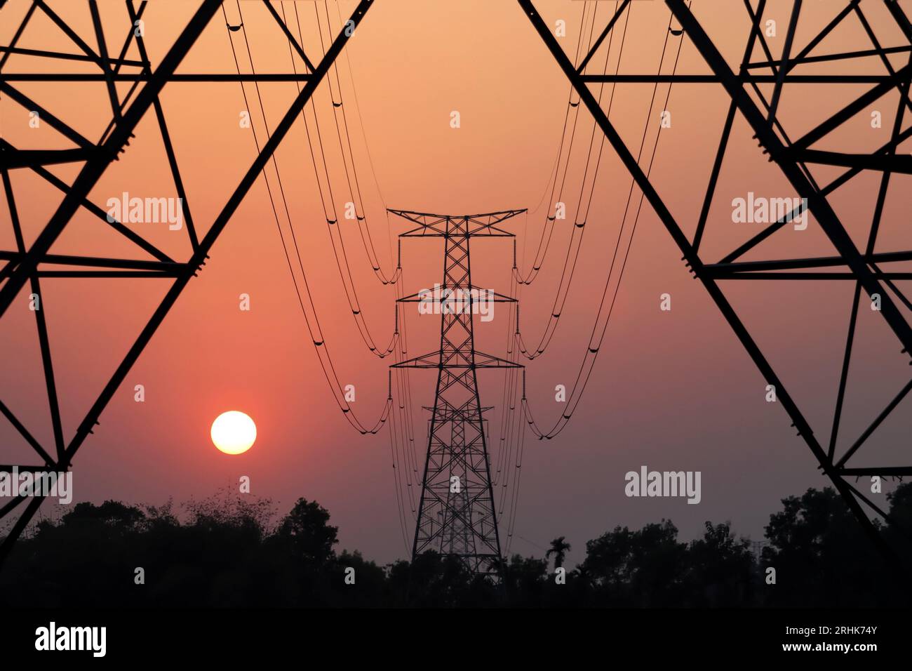 High voltage electrical transmission tower and lines hi-res stock ...