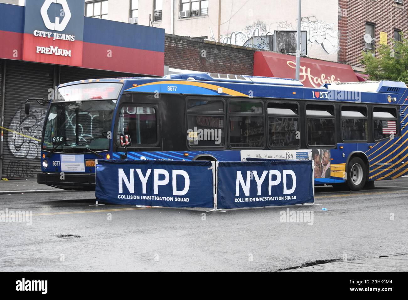 Police nypd line cross barrier hi-res stock photography and images - Alamy