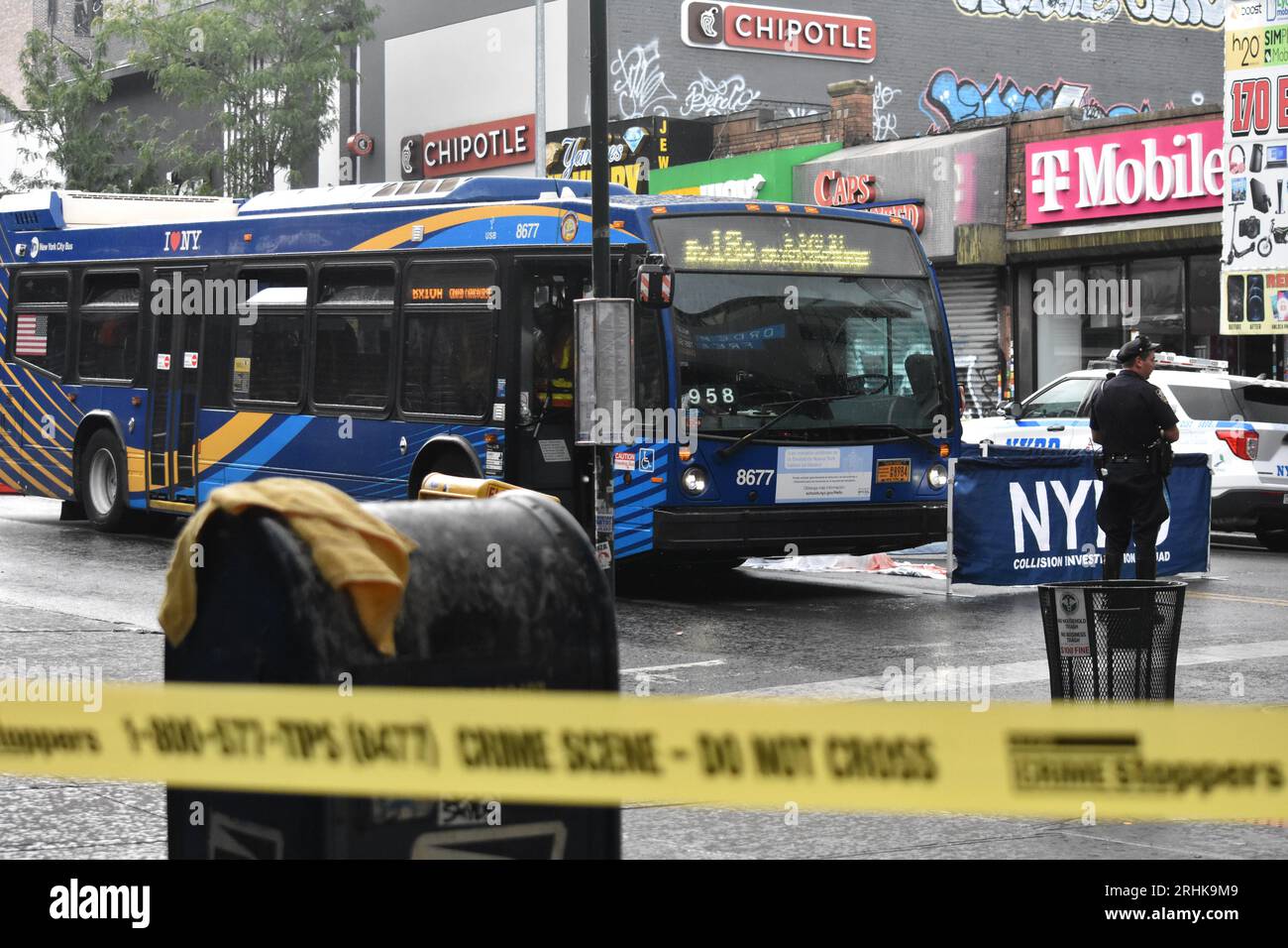 Police nypd line cross barrier hi-res stock photography and images - Alamy