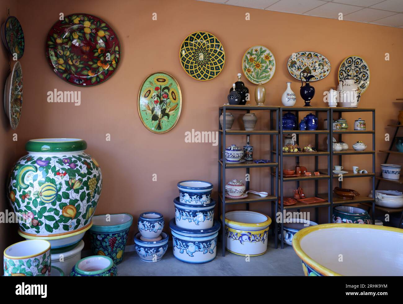 Positano pottery ceramics ceramic hi-res stock photography and images ...