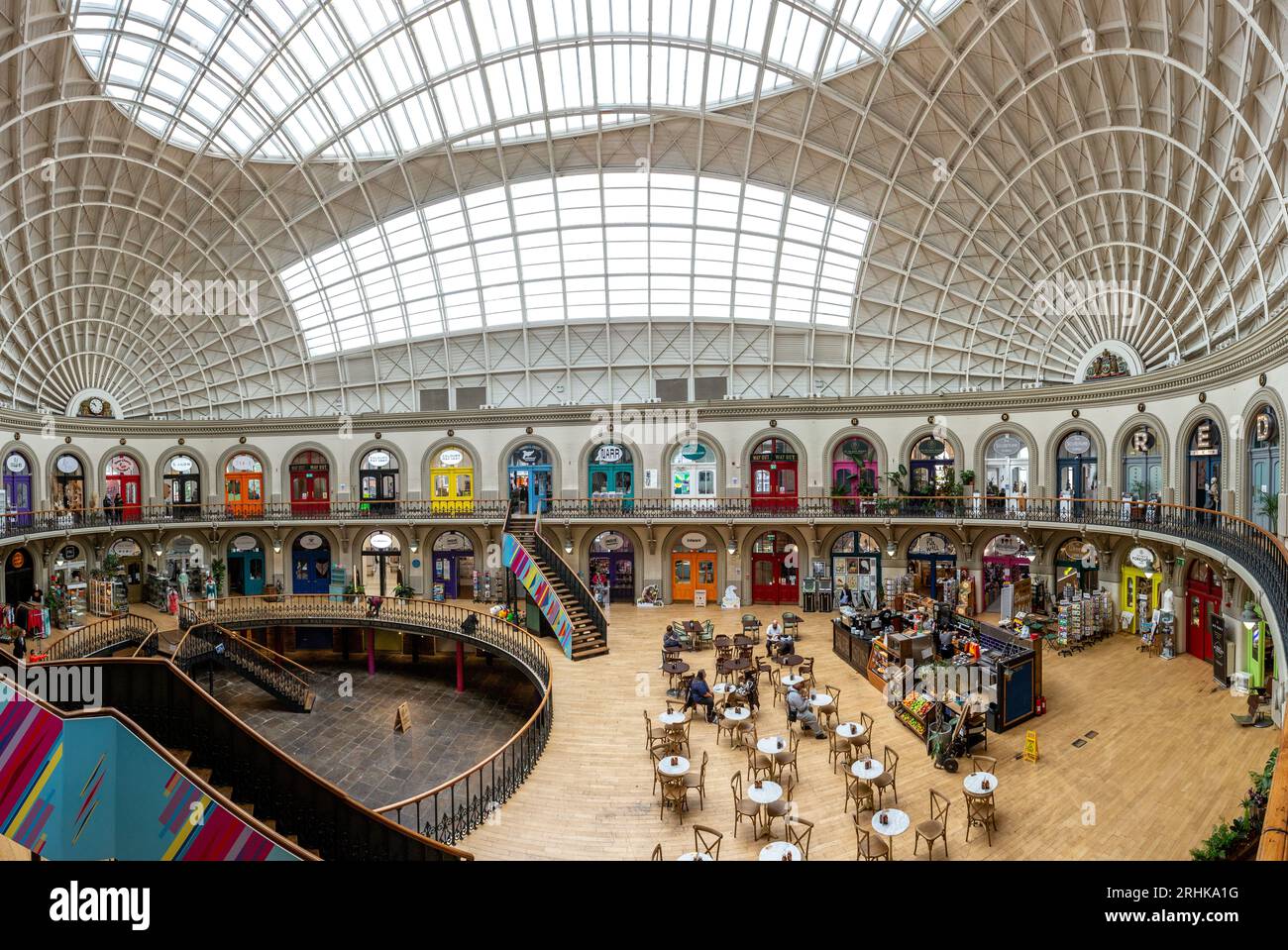 Cafe restaurant interior mezzanine hi-res stock photography and images ...