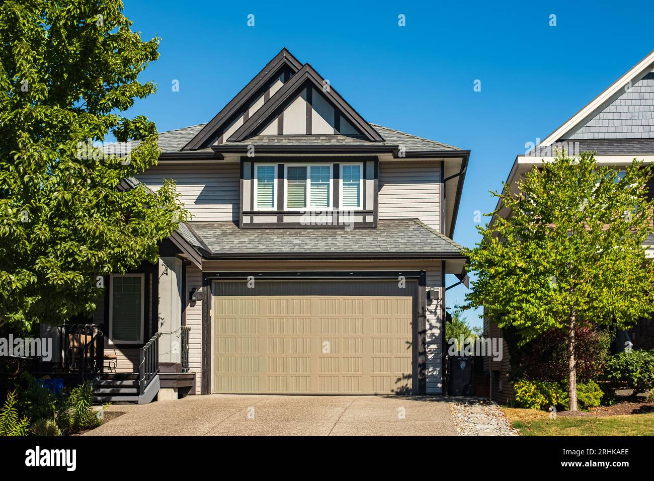 Contemporary house exterior in Vancouver Canada. Big modern house with ...