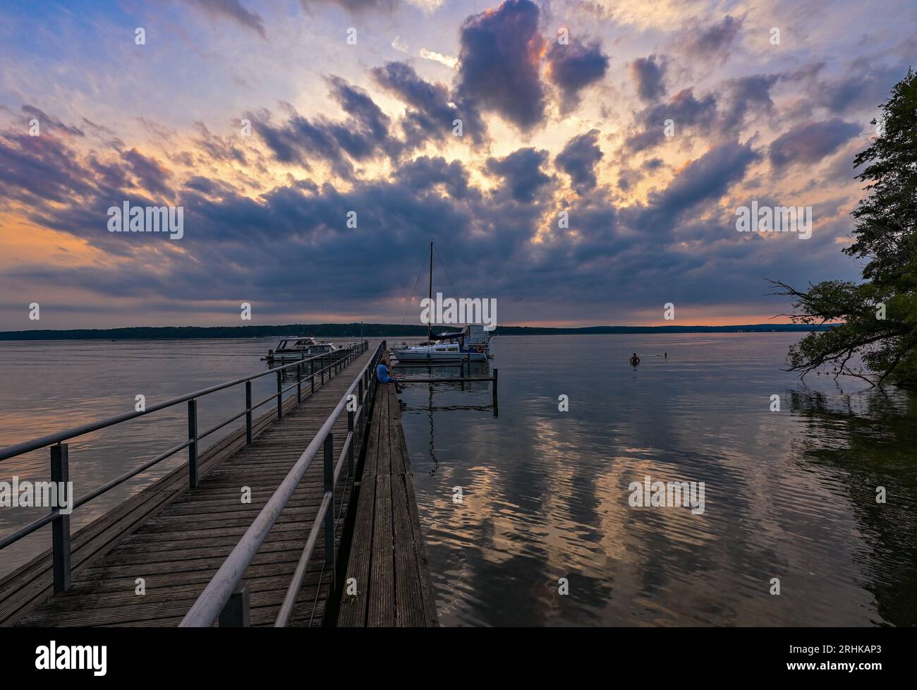 Diensdorf Radlow, Germany. 17th Aug, 2023. Evening atmosphere at ...