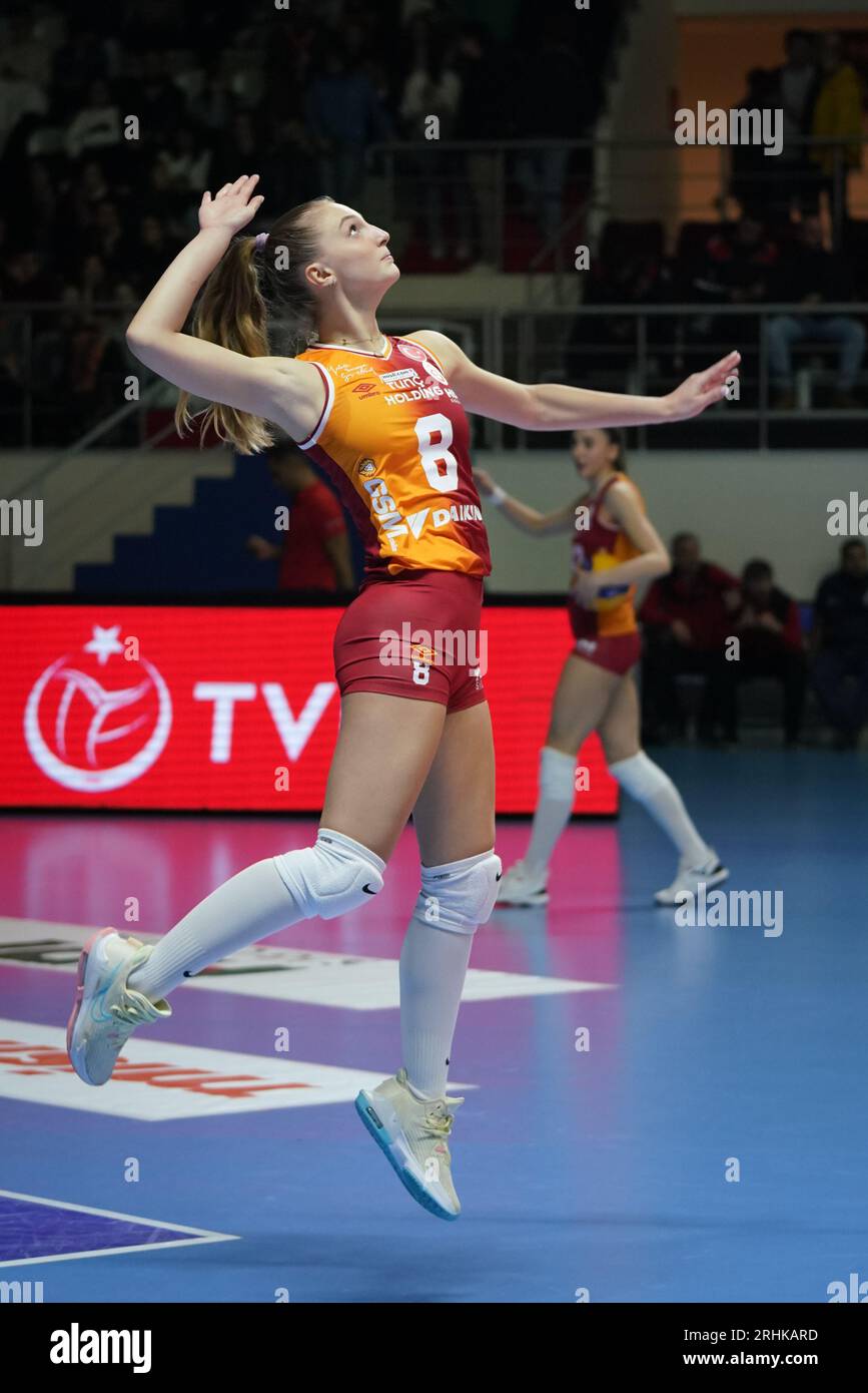 ISTANBUL, TURKIYE - DECEMBER 10, 2022: Nazli Eda Kafkas warming up before Galatasaray HDI ...