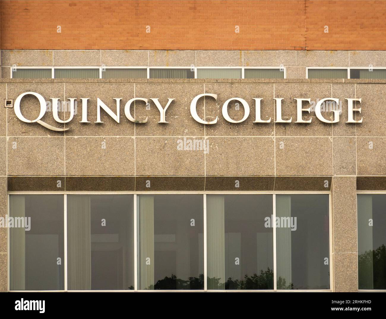 School university degrees front entrance education hi-res stock photography and images - Alamy