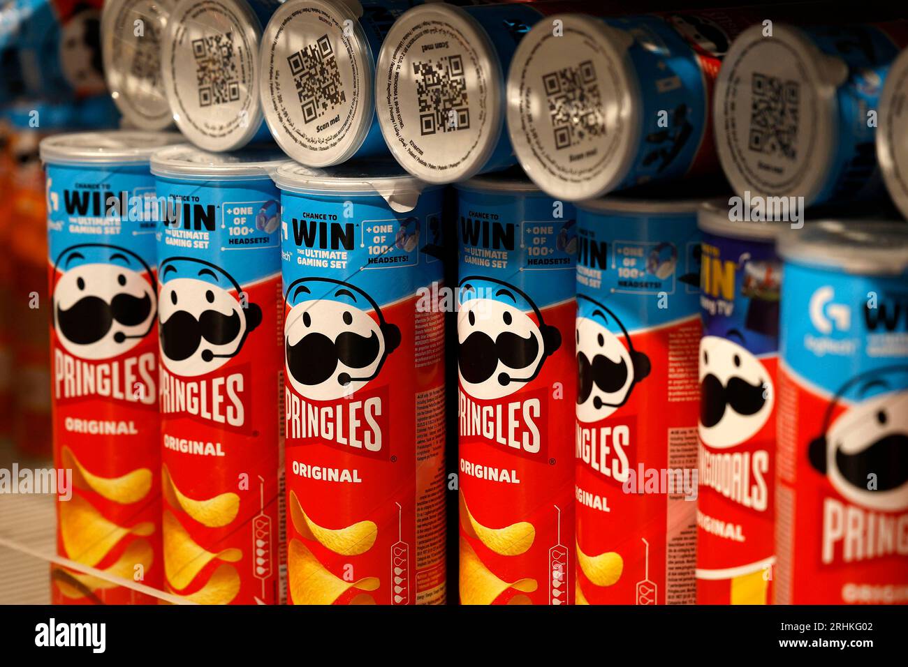 Pringles kartoffelchips hi-res stock photography and images - Alamy