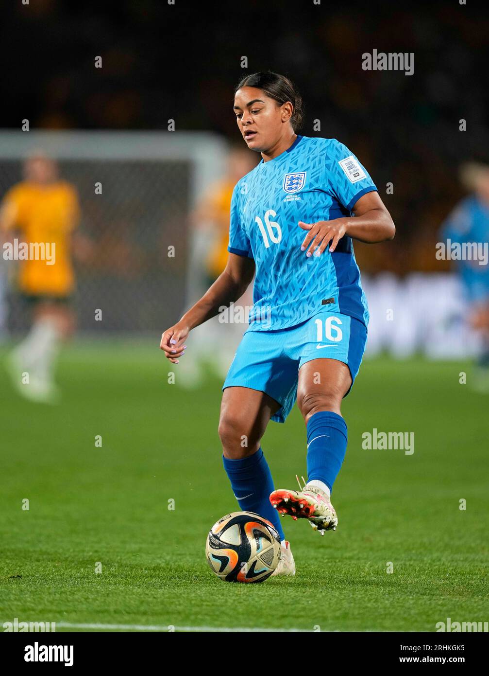 USA. 16th Aug, 2023. August 16 2023: Jessica Carter (England) controls ...