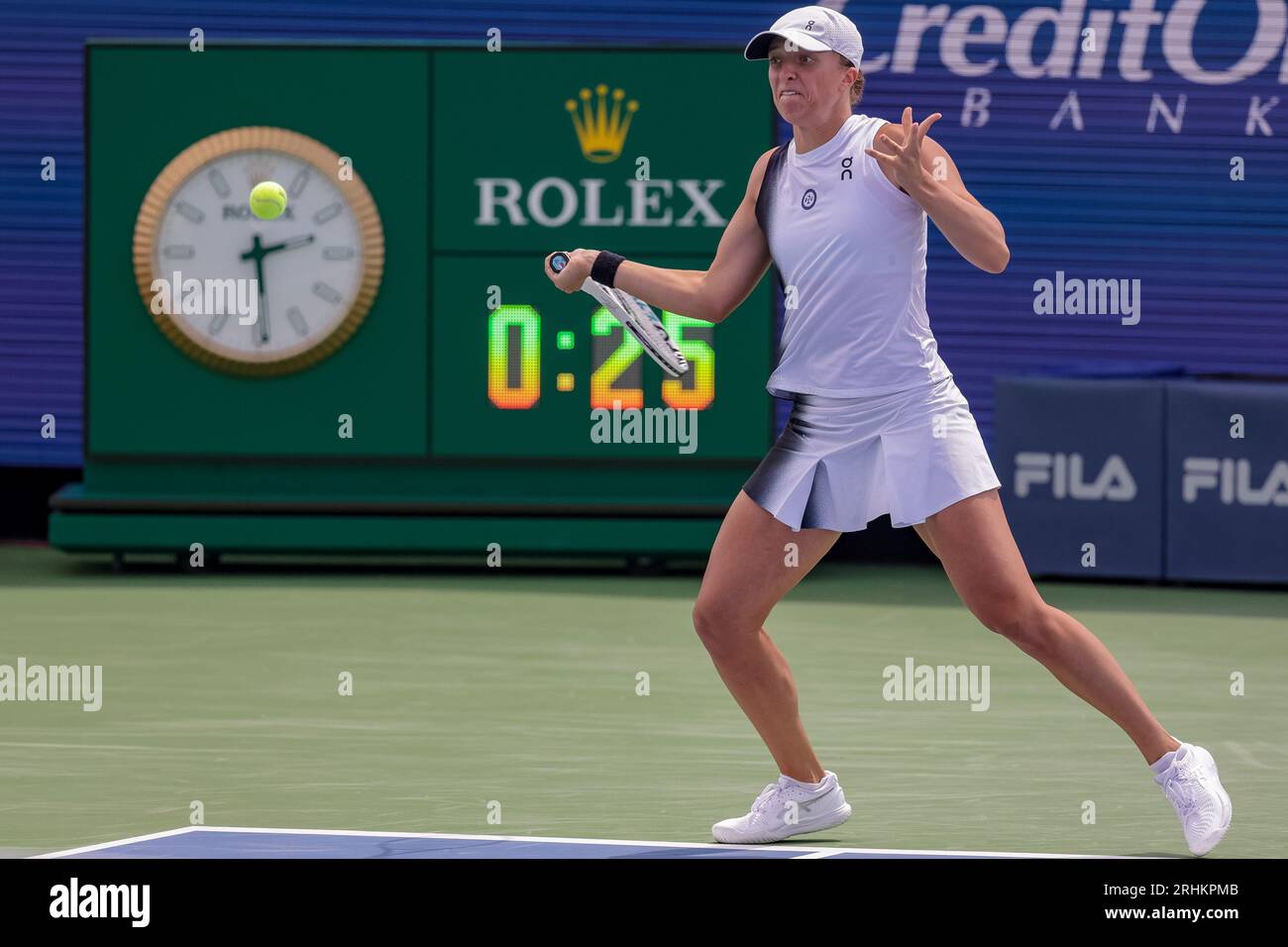 Mason, Ohio, USA. 17th Aug, 2023. Iga Swiatek (POL) hits a forehand ...