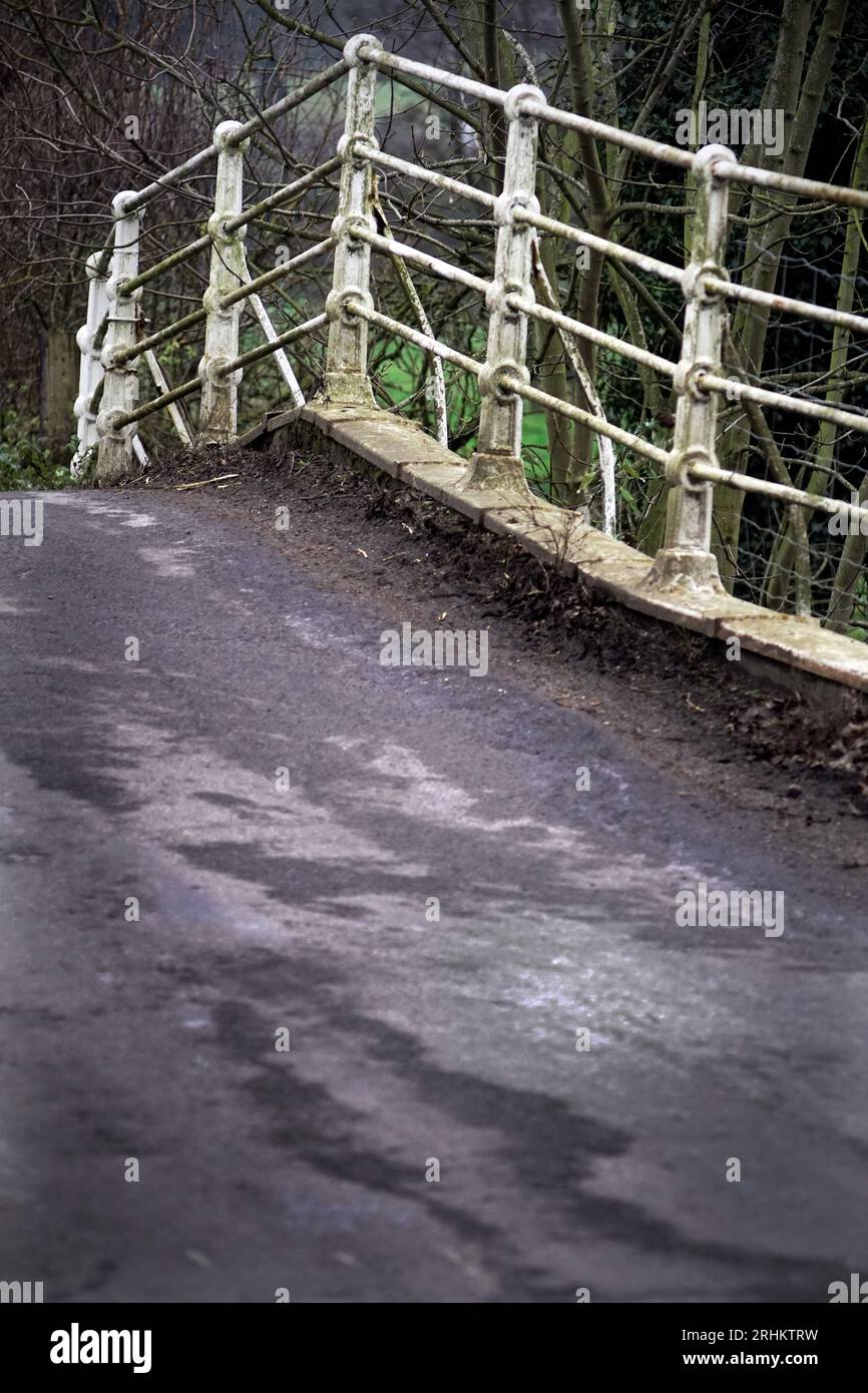 Guard rail hi-res stock photography and images - Alamy