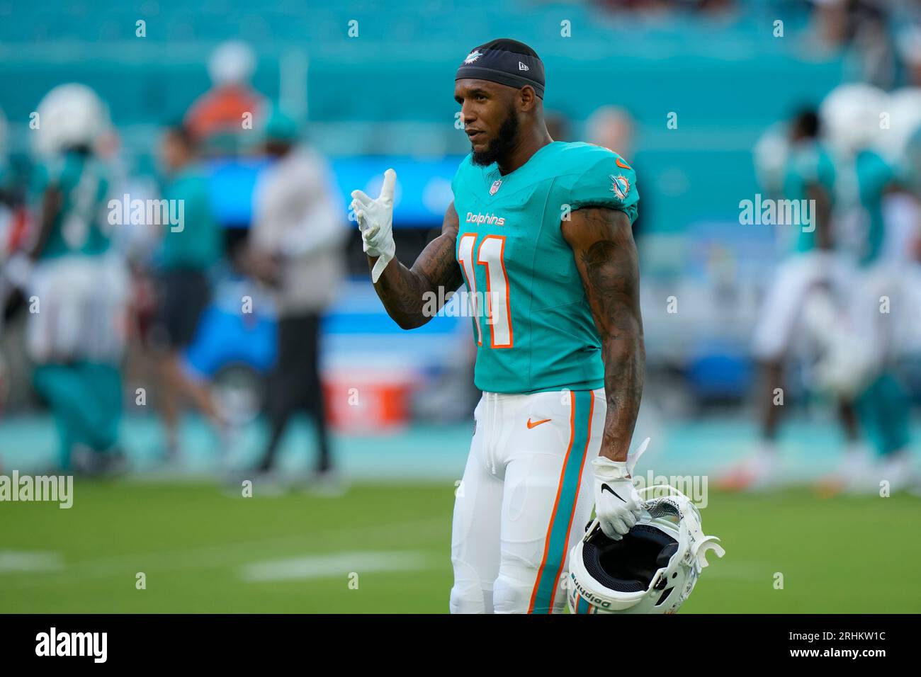 Miami Dolphins wide receiver Cedrick Wilson Jr. heads back to the ...