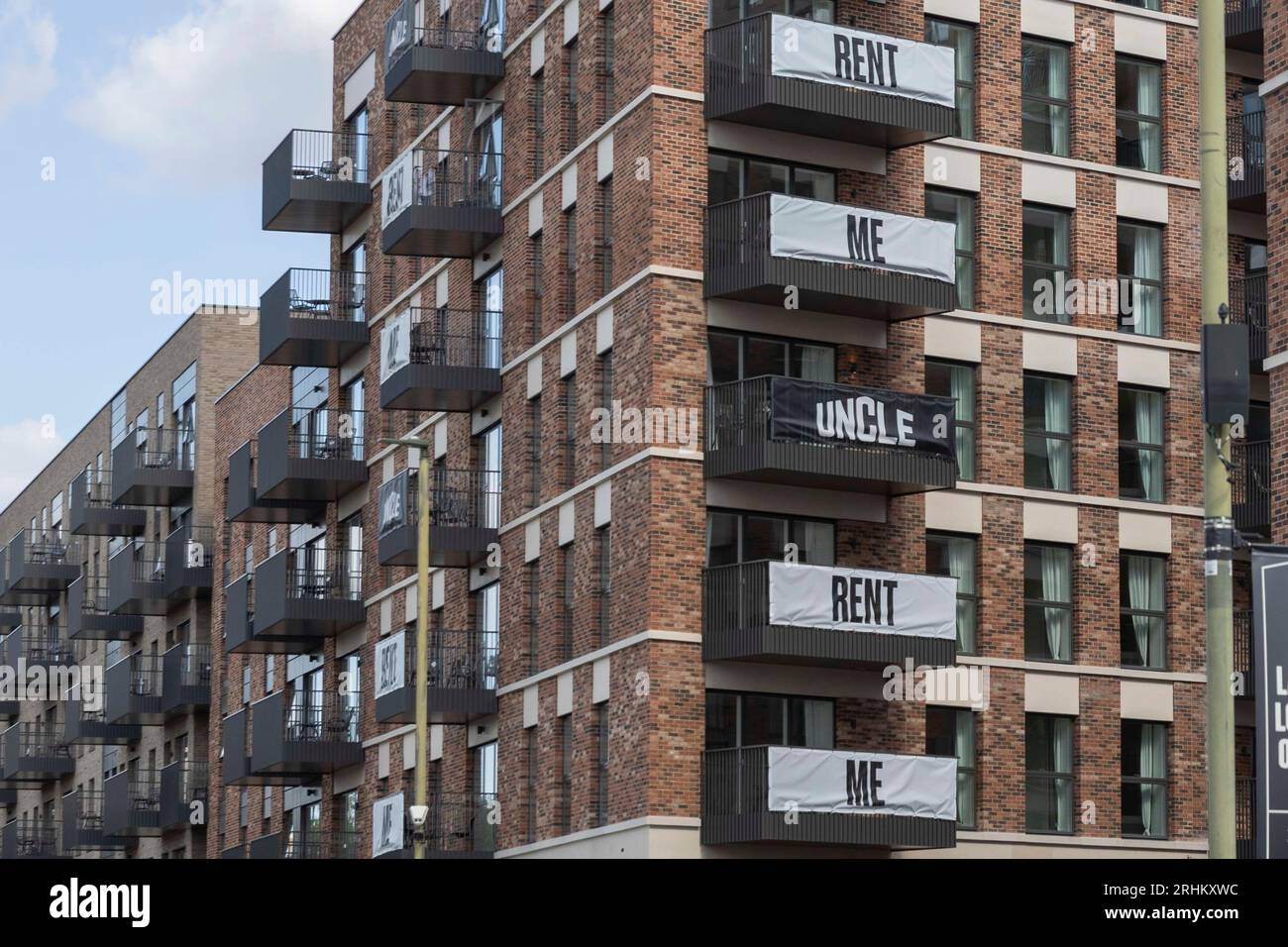 Flat to let signs london uk hi-res stock photography and images - Alamy