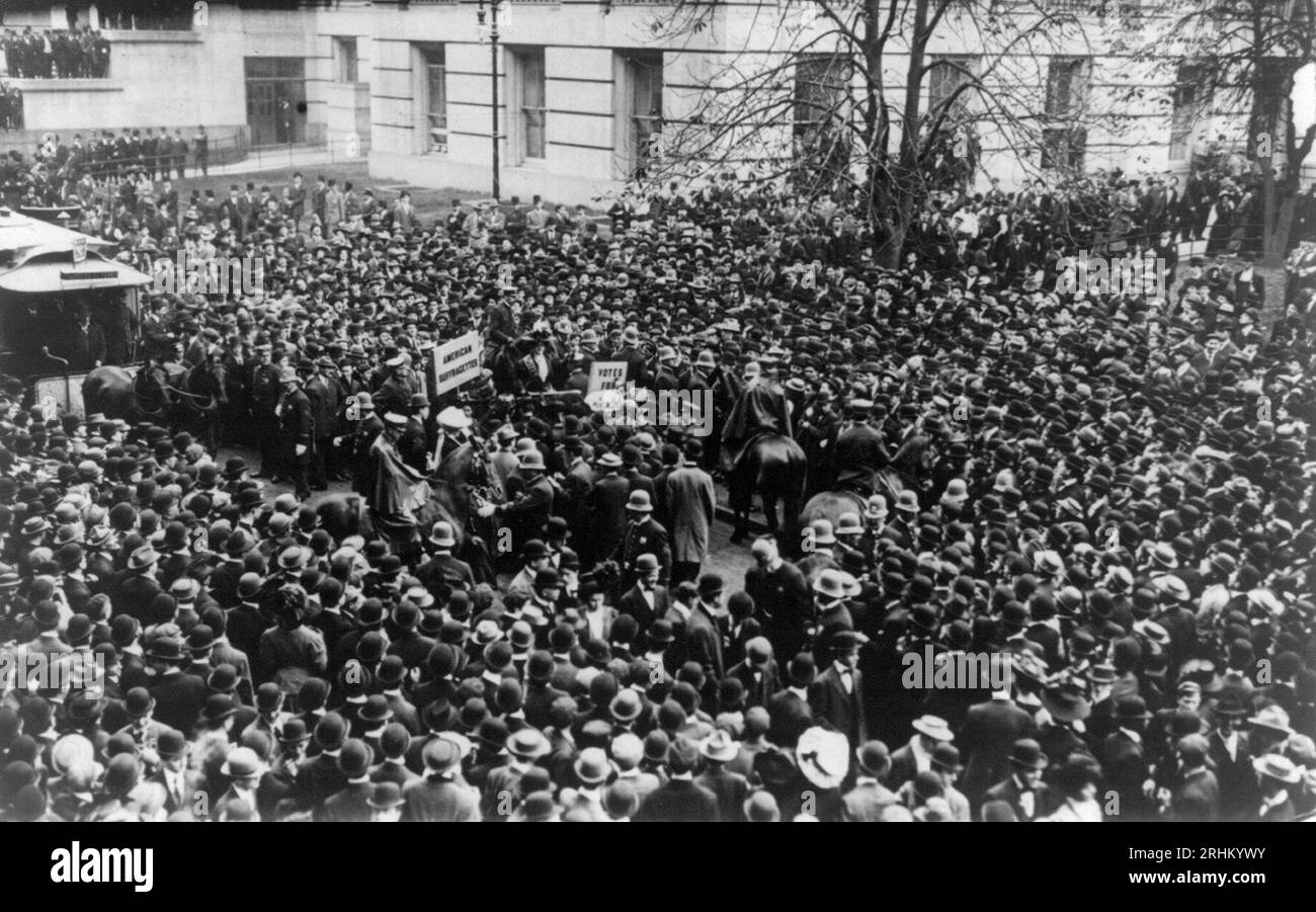 Crowds of people at a Women's Social and Political Union march in ...