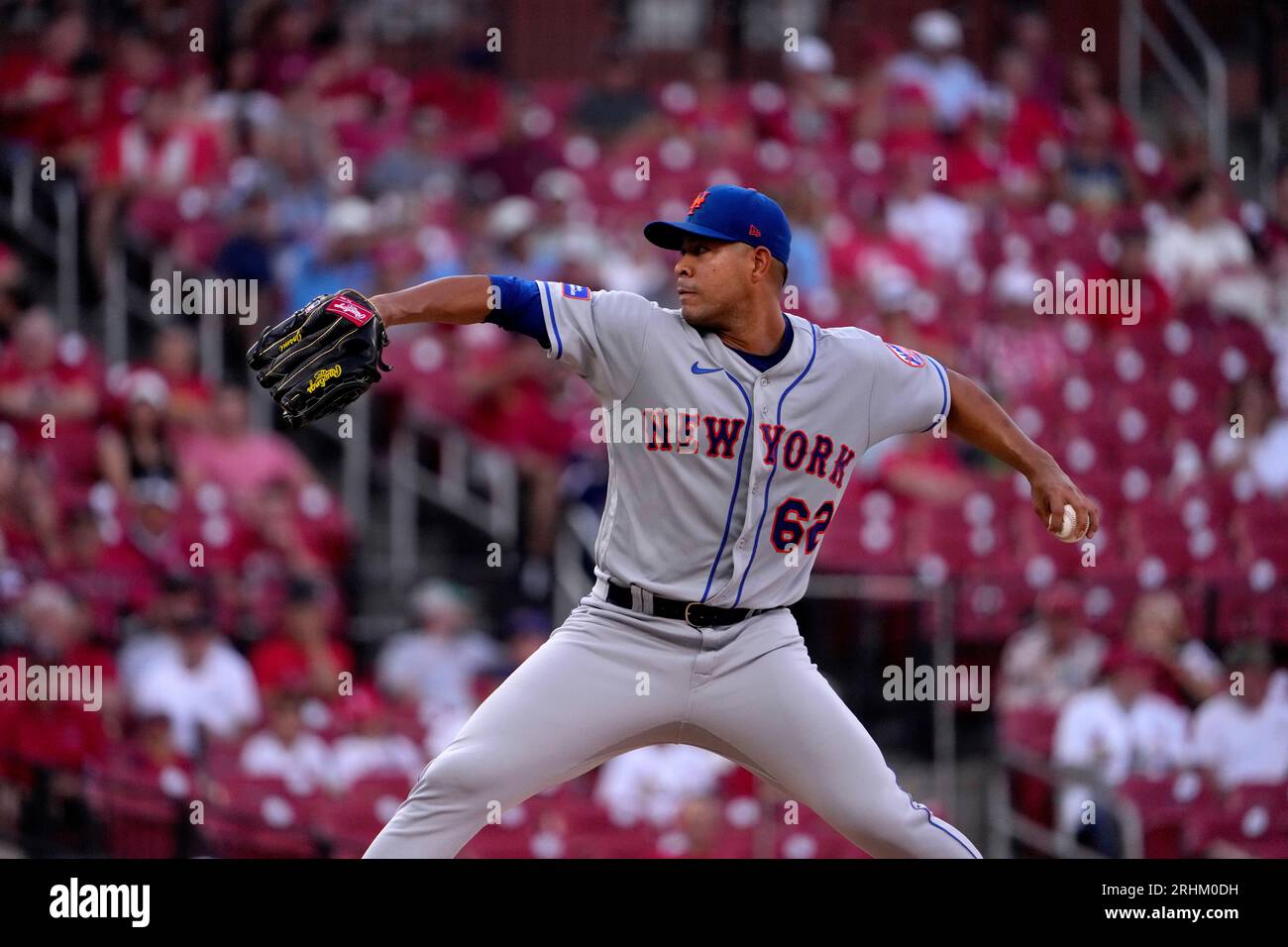 New York Mets starting pitcher Jose Quintana throws during the first ...