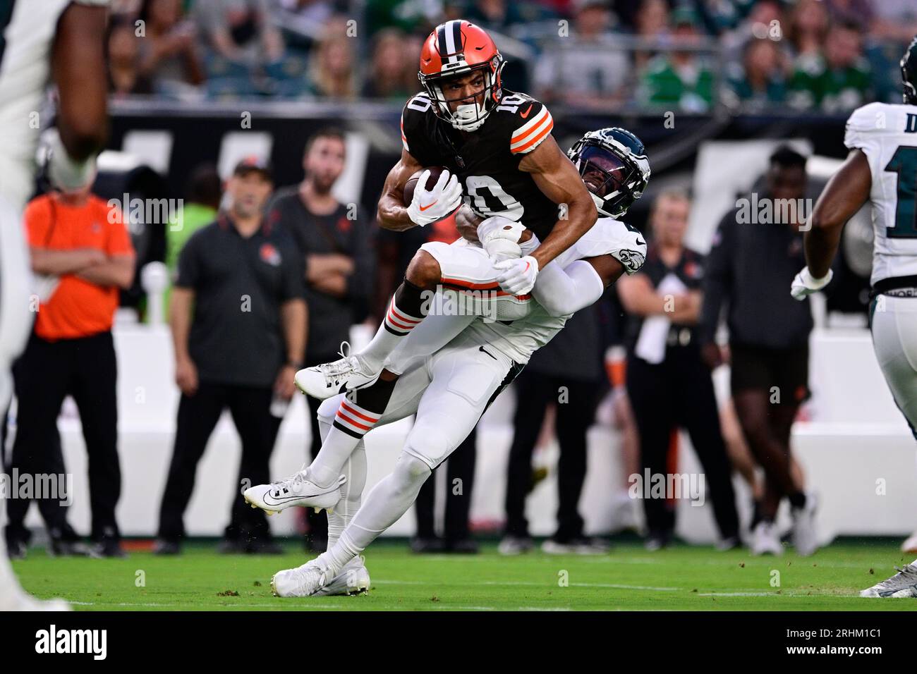 Cleveland Browns wide receiver Anthony Schwartz (10) is tackled by ...