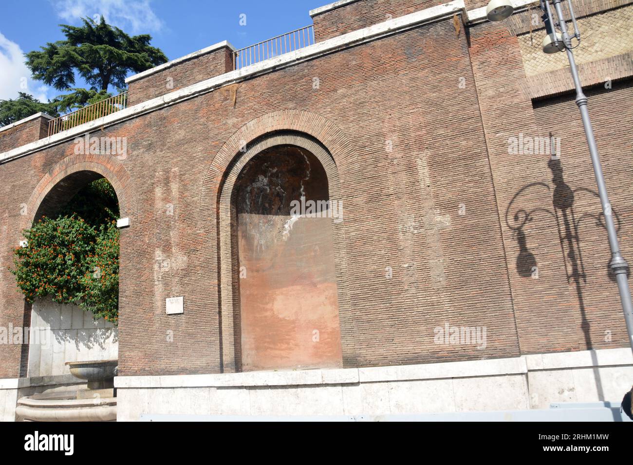 Rome, Italy street & building details Stock Photo - Alamy