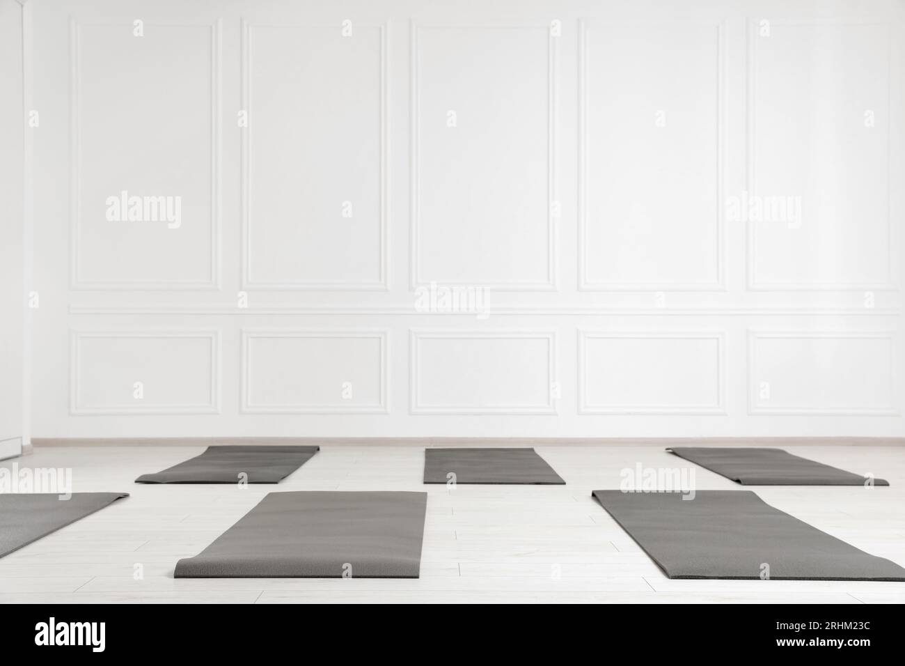 Empty yoga studio mats hi-res stock photography and images - Alamy