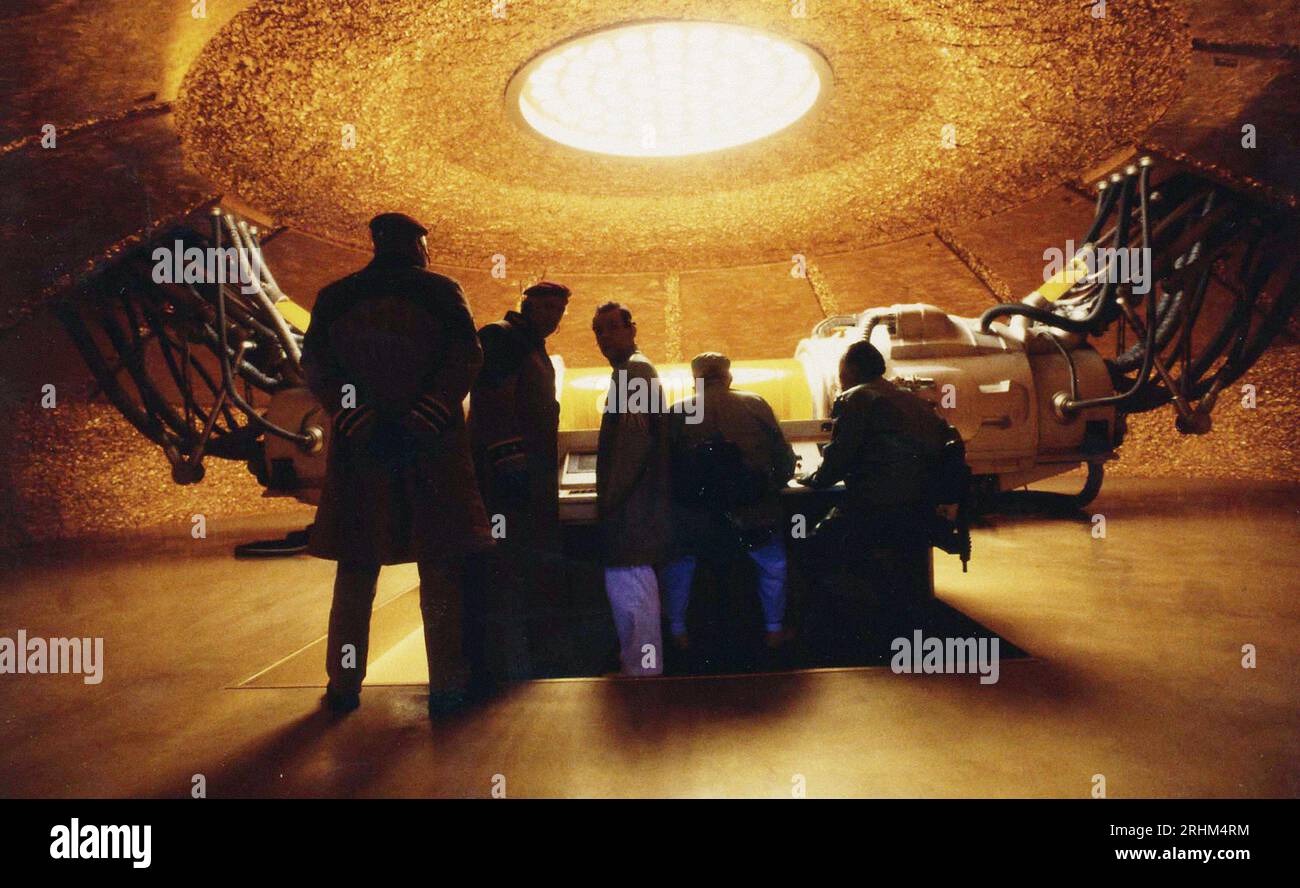 The fifth element film still hi-res stock photography and images - Alamy