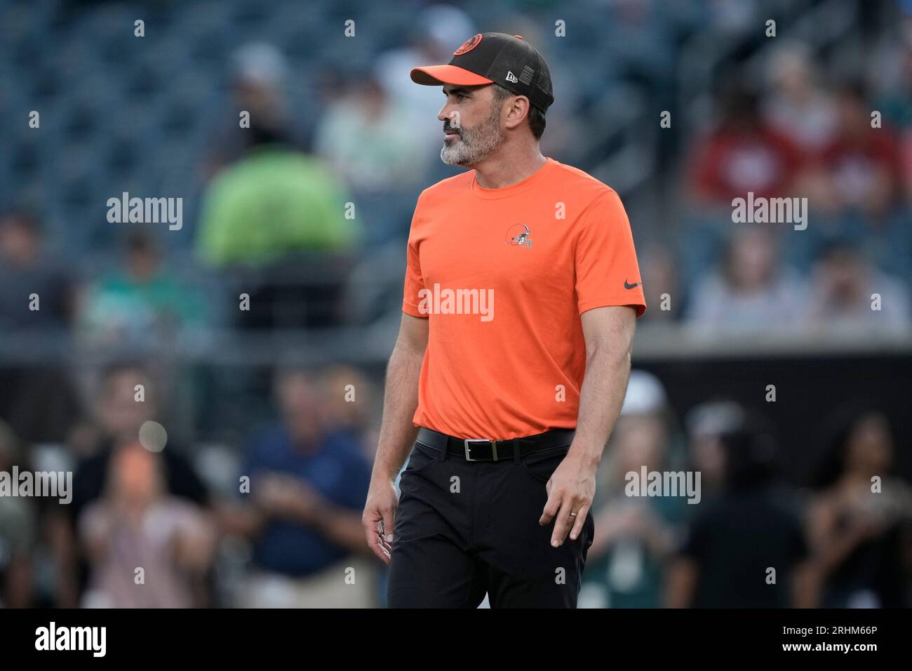 Cleveland Browns head coach Kevin Stefanski watches warm ups before an ...