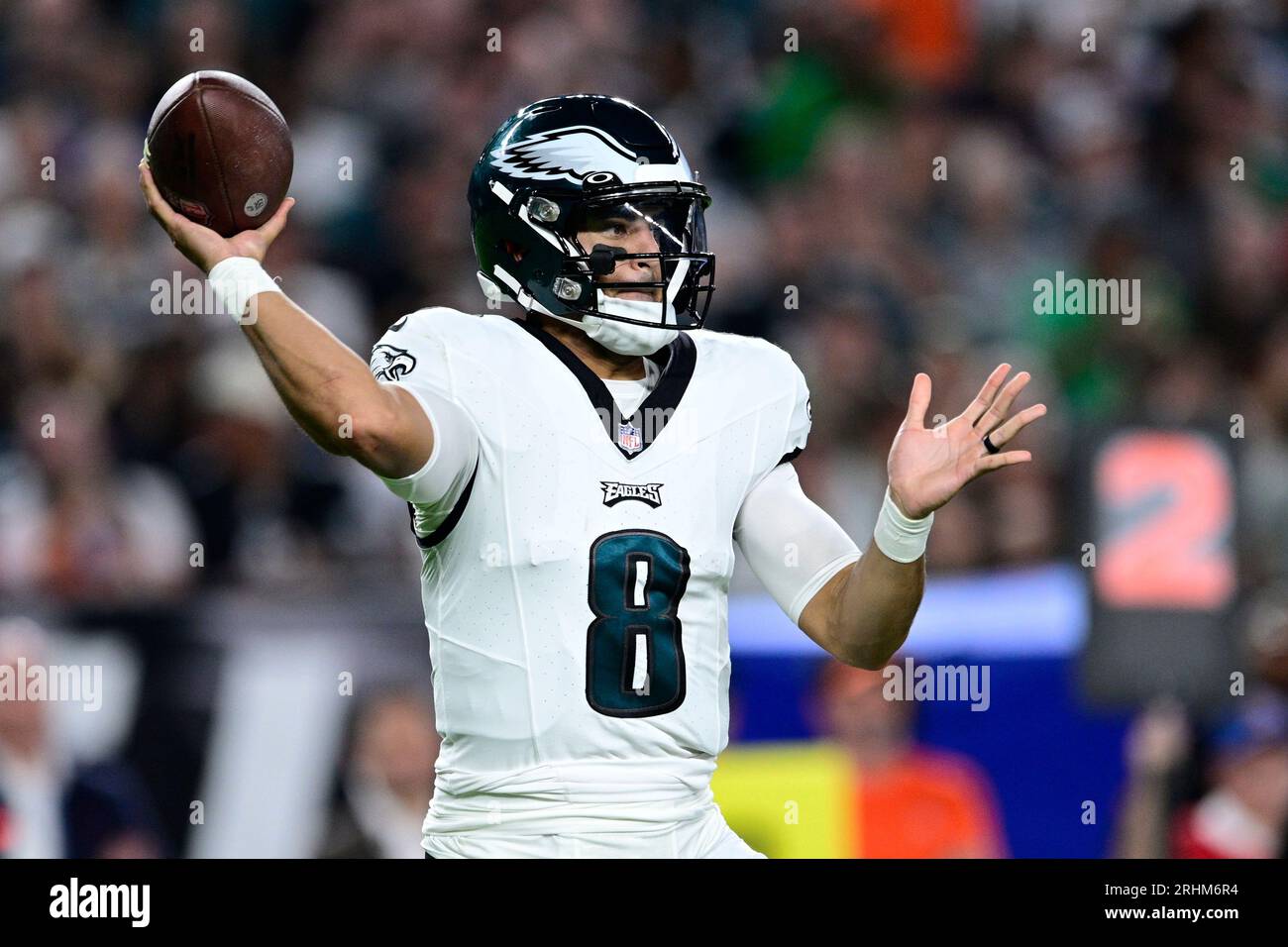 Philadelphia Eagles quarterback Marcus Mariota (8) looks to throw ...