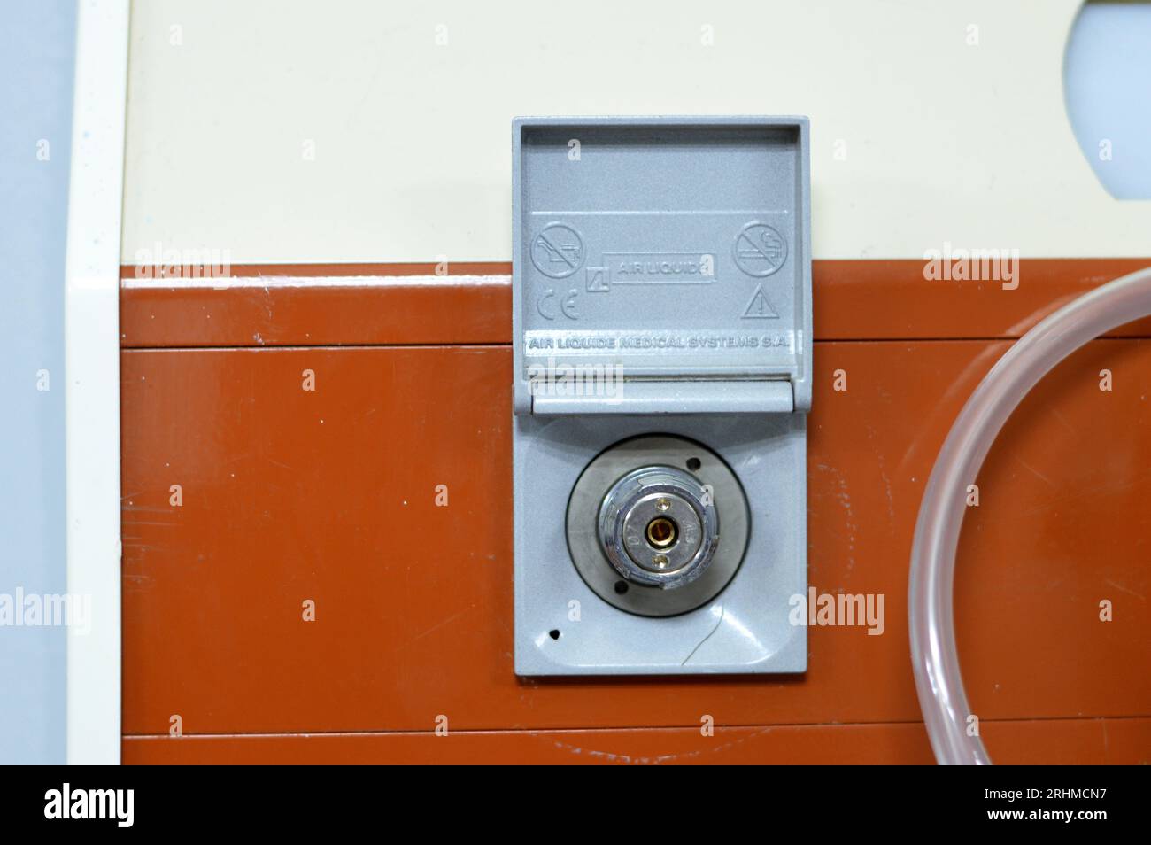 Oxygen medical gas outlet, central line for hospitals and emergency ...