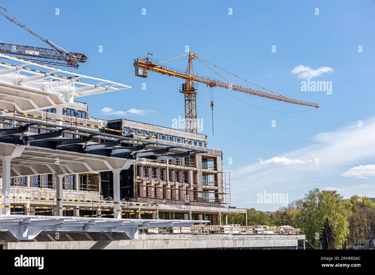 Construction frame sky architecture hi-res stock photography and images ...