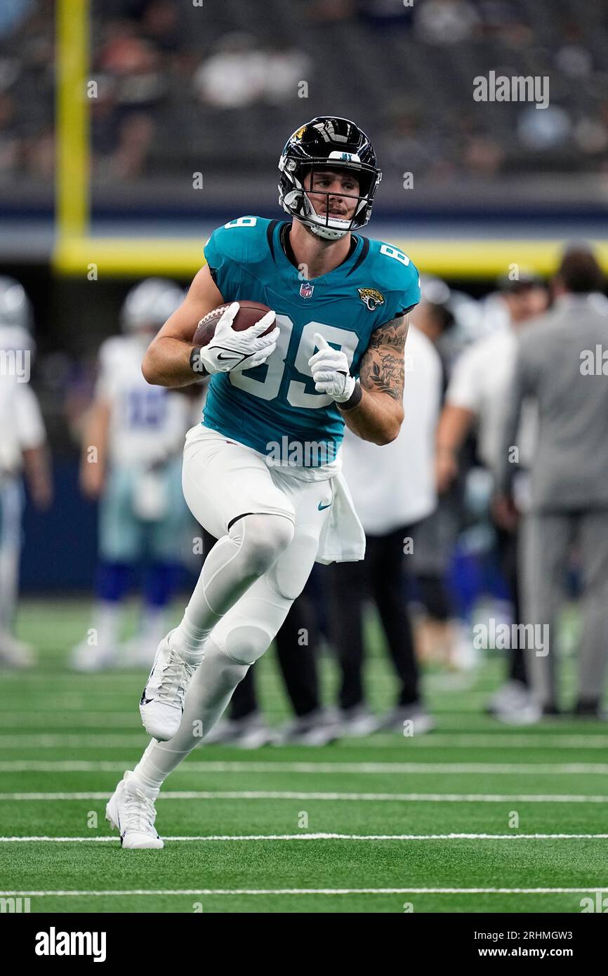 Jacksonville Jaguars tight end Luke Farrell warms up before a presesaon ...