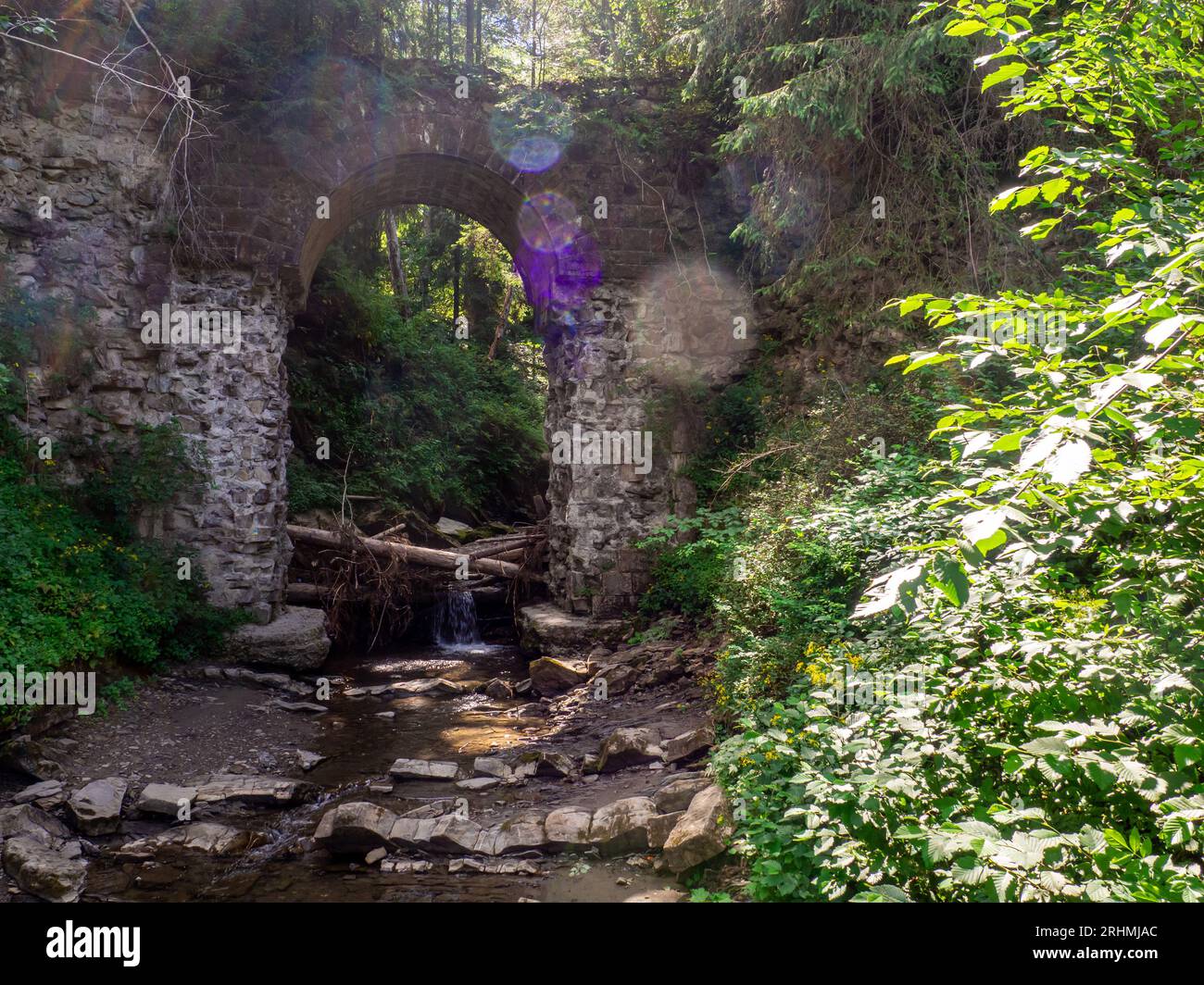 Destroyed stone bridge hi-res stock photography and images - Alamy