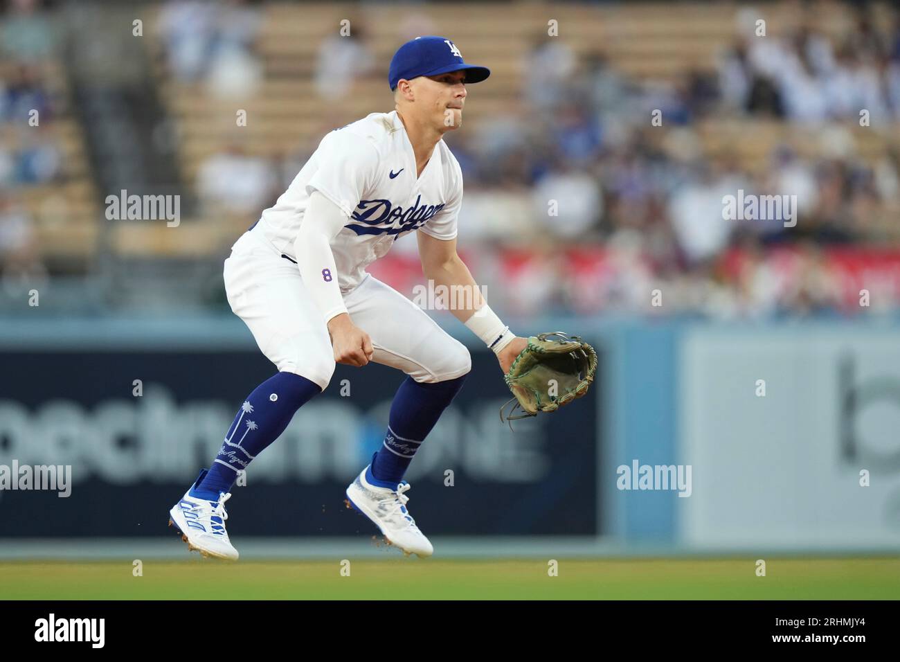 LOS ANGELES, CA - AUGUST 17: Los Angeles Dodgers shortstop Enrique ...