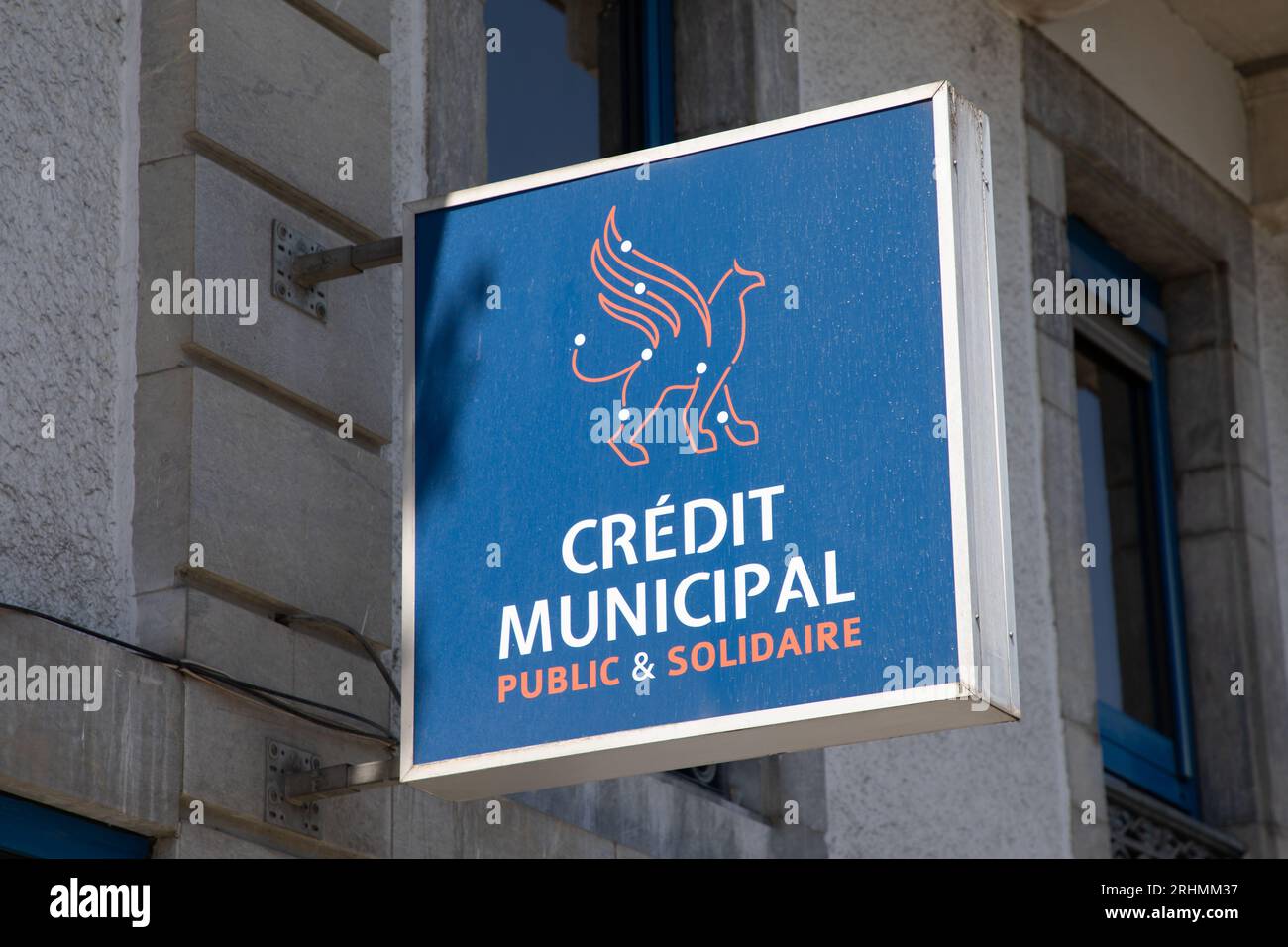 Entrance to the pawn bank hi-res stock photography and images - Alamy