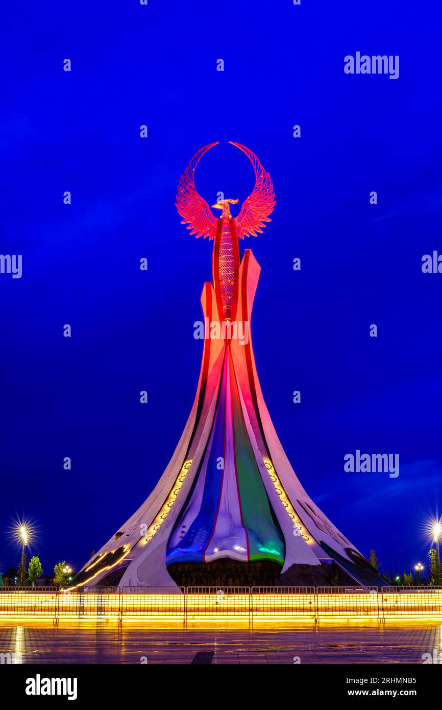 UZBEKISTAN, TASHKENT - AUGUST 15, 2023: Illuminated monument of ...
