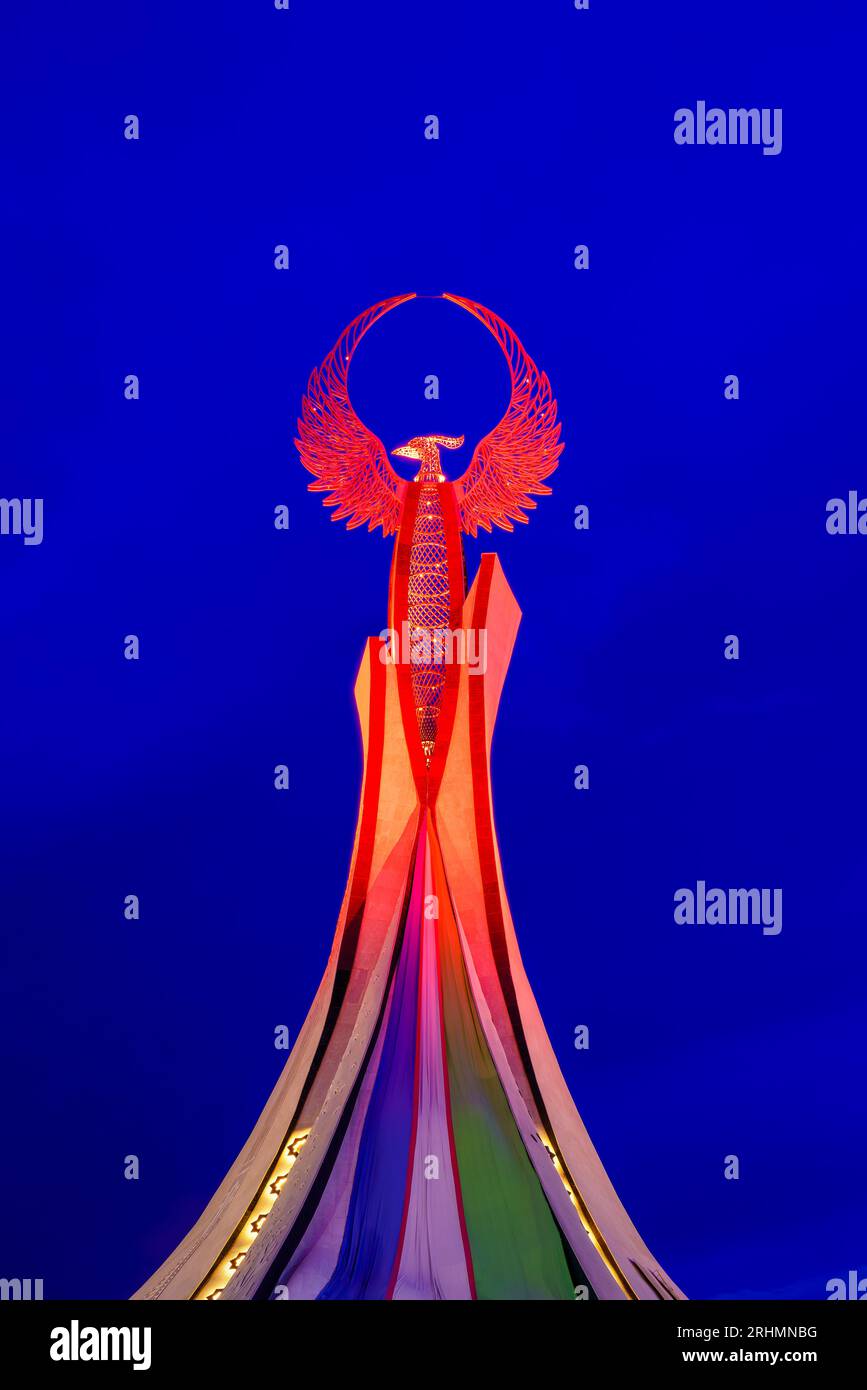 UZBEKISTAN, TASHKENT - AUGUST 15, 2023: Illuminated monument of ...