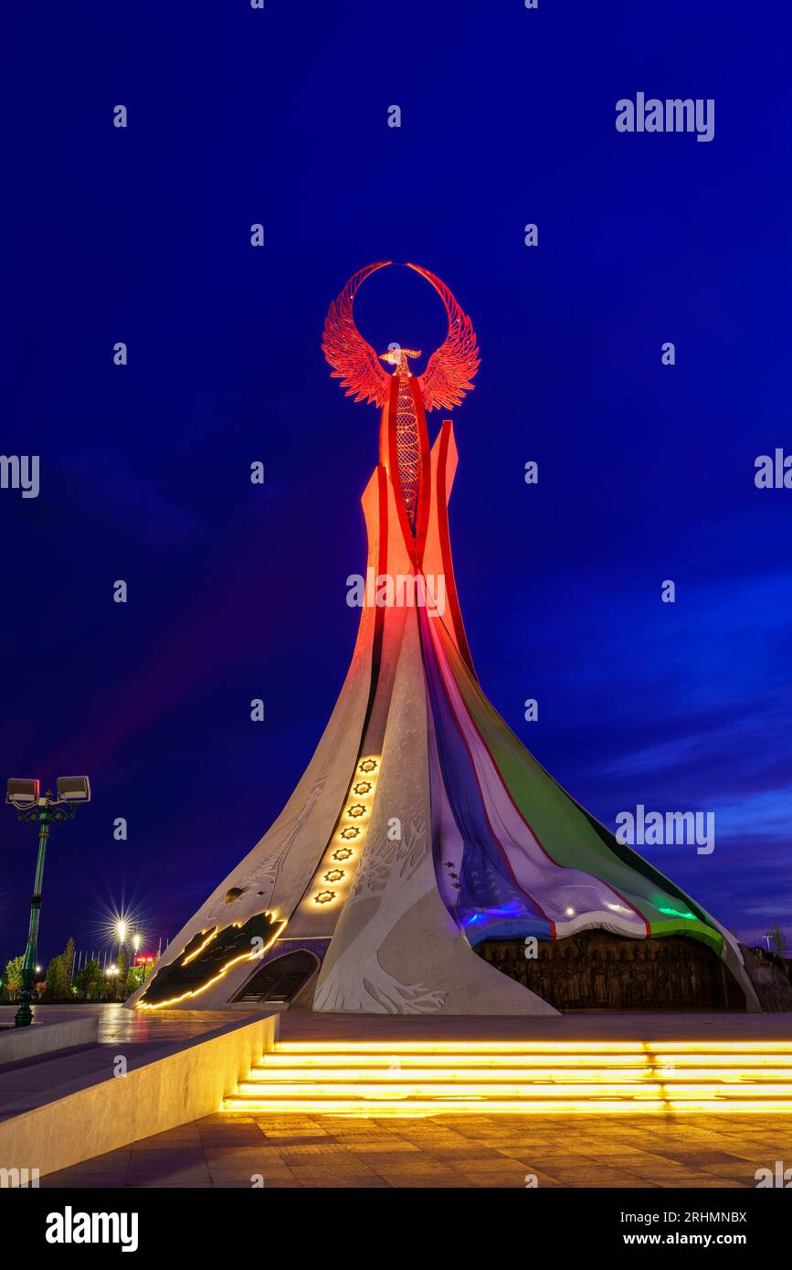 UZBEKISTAN, TASHKENT - AUGUST 15, 2023: Illuminated monument of ...