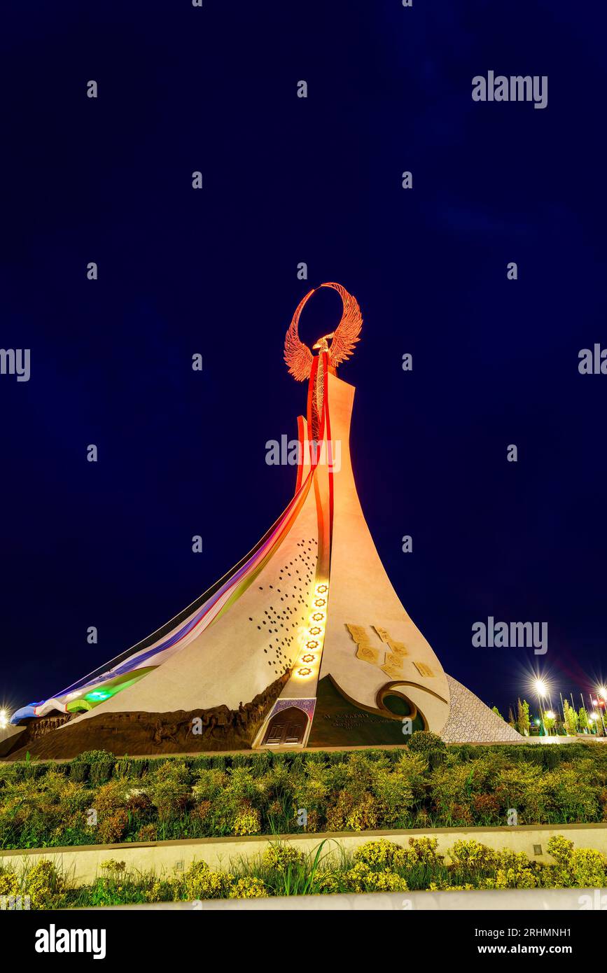 UZBEKISTAN, TASHKENT - AUGUST 15, 2023: Illuminated monument of ...