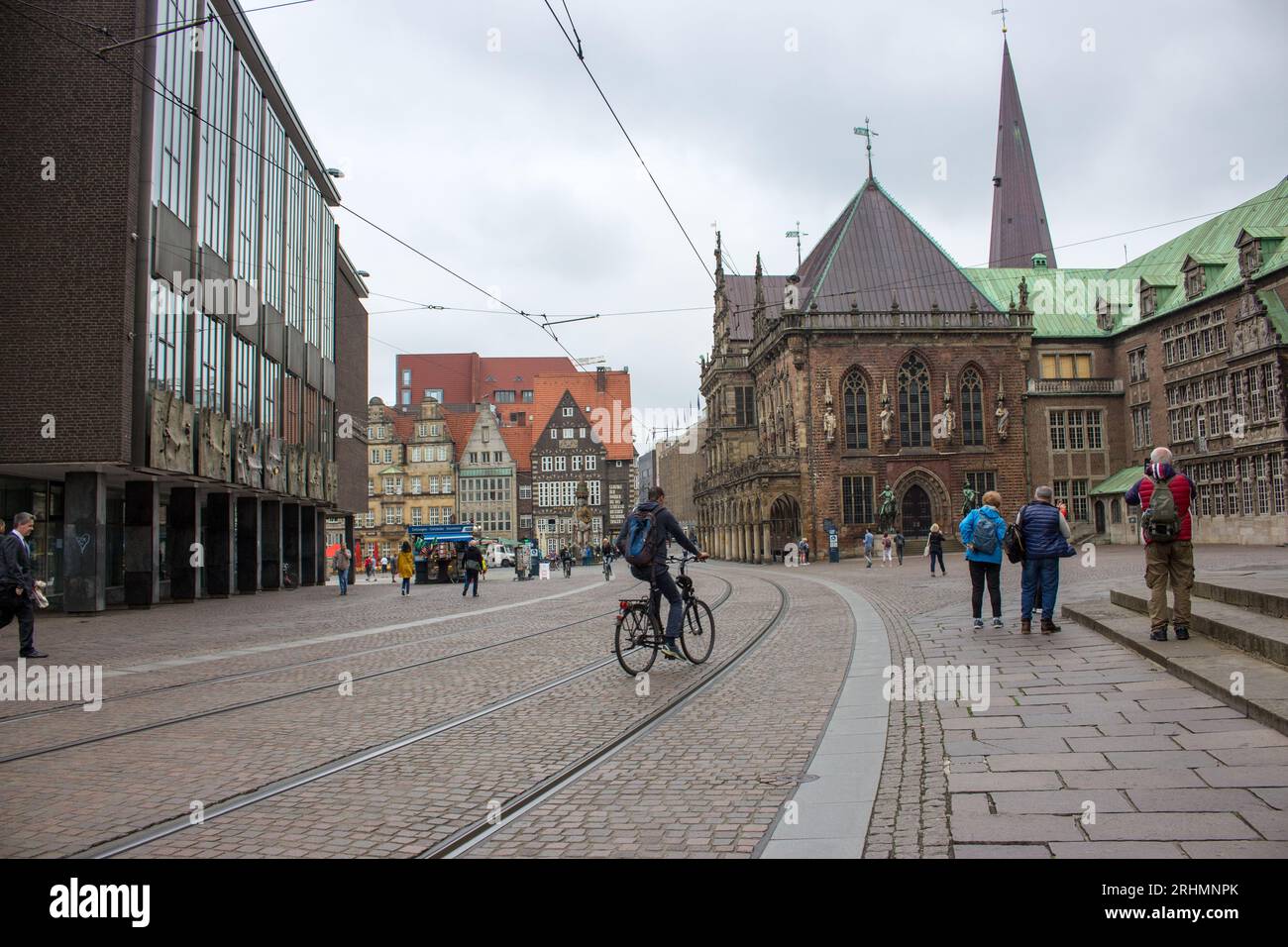 Marktplatz of Bremen with tourists. Bremen city landmark with Bremer ...