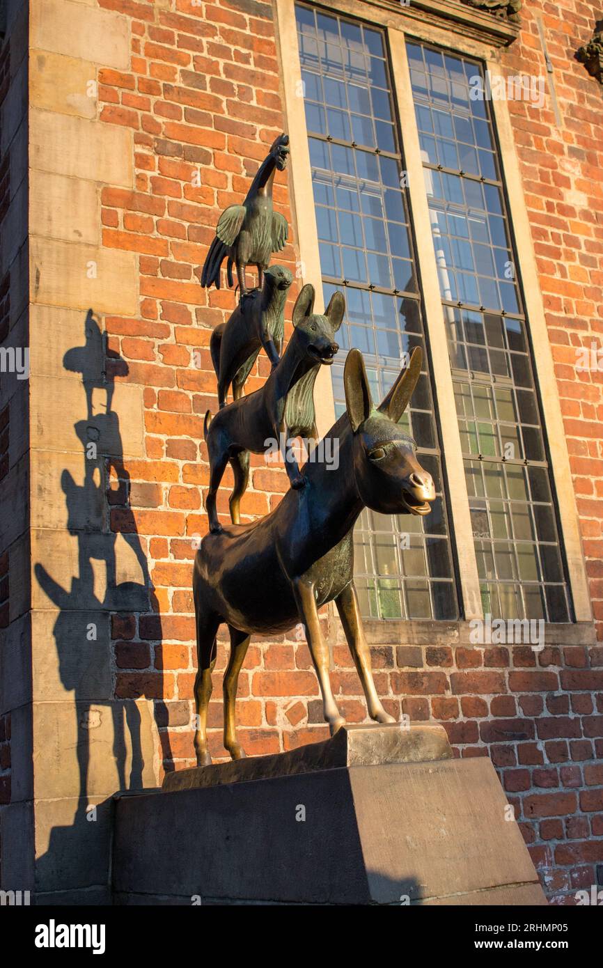Famous sculpture of Bremen musicians on Am-Markt. Bronze monument of ...