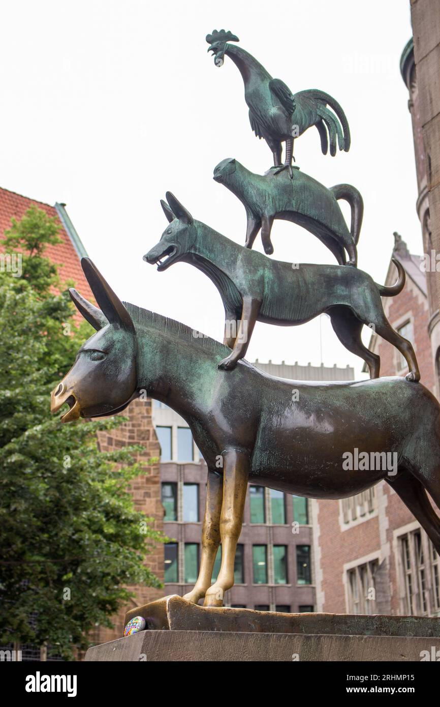 Famous sculpture of Bremen musicians on Am-Markt. Bronze monument of ...
