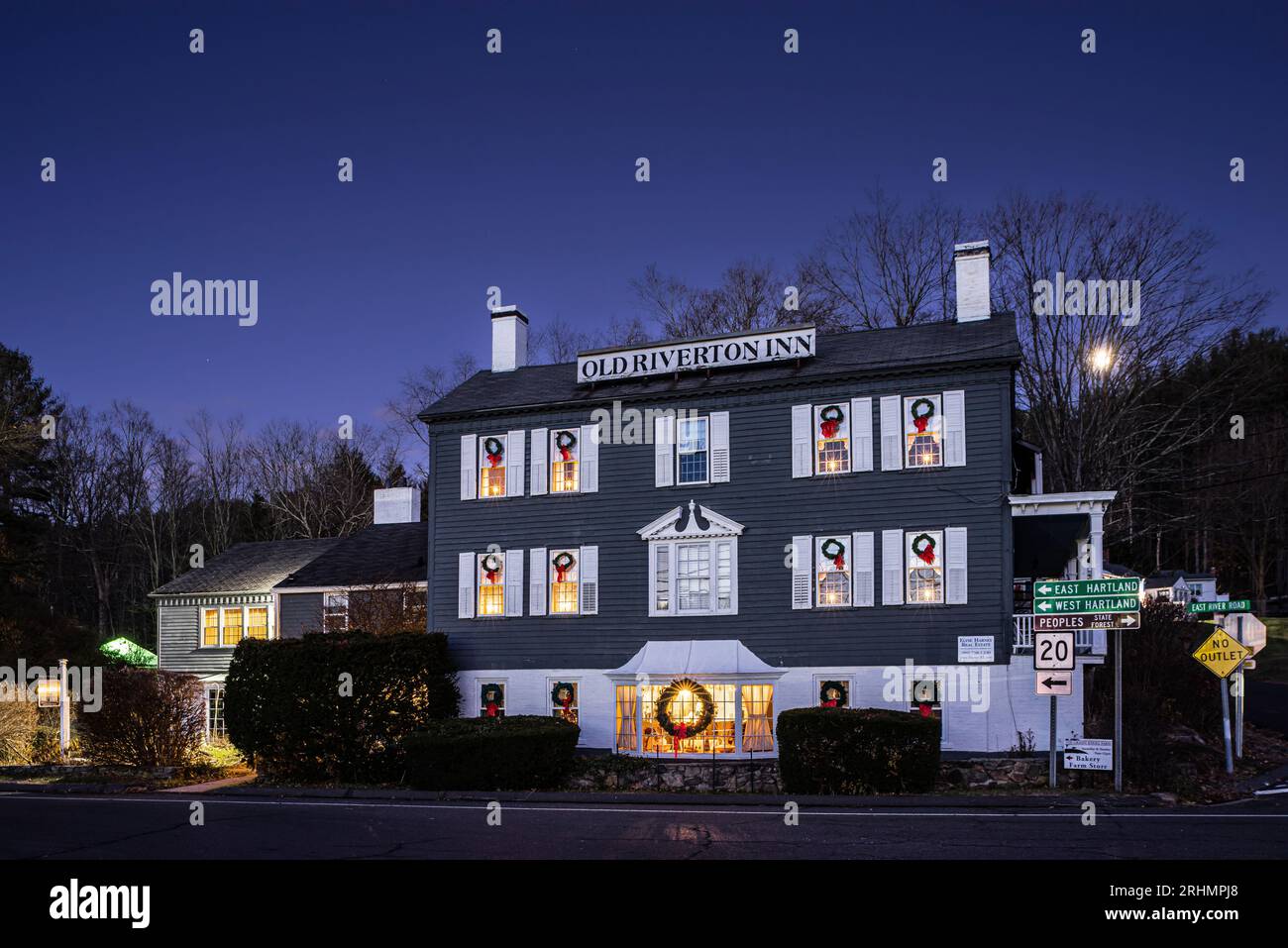 Old Riverton Inn Riverton, Connecticut, USA Stock Photo - Alamy