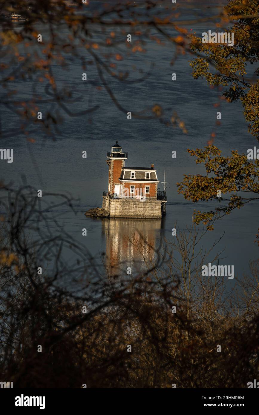Middle ground lighthouse hi-res stock photography and images - Alamy