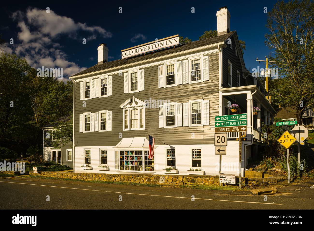 Old Riverton Inn Riverton, Connecticut, USA Stock Photo - Alamy
