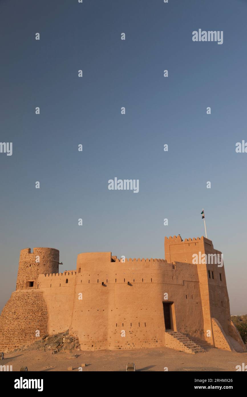 United Arab Emirates, the fort at Fujairah Stock Photo - Alamy
