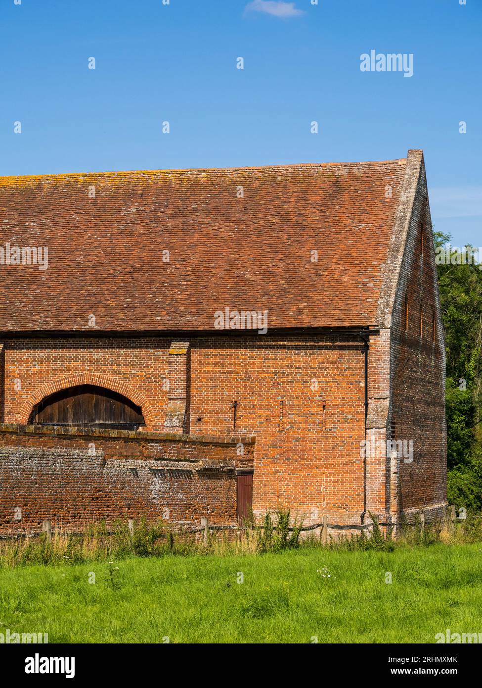 Outside of Tudor Barn, Basing House, Basingstoke, Hampshire, England ...