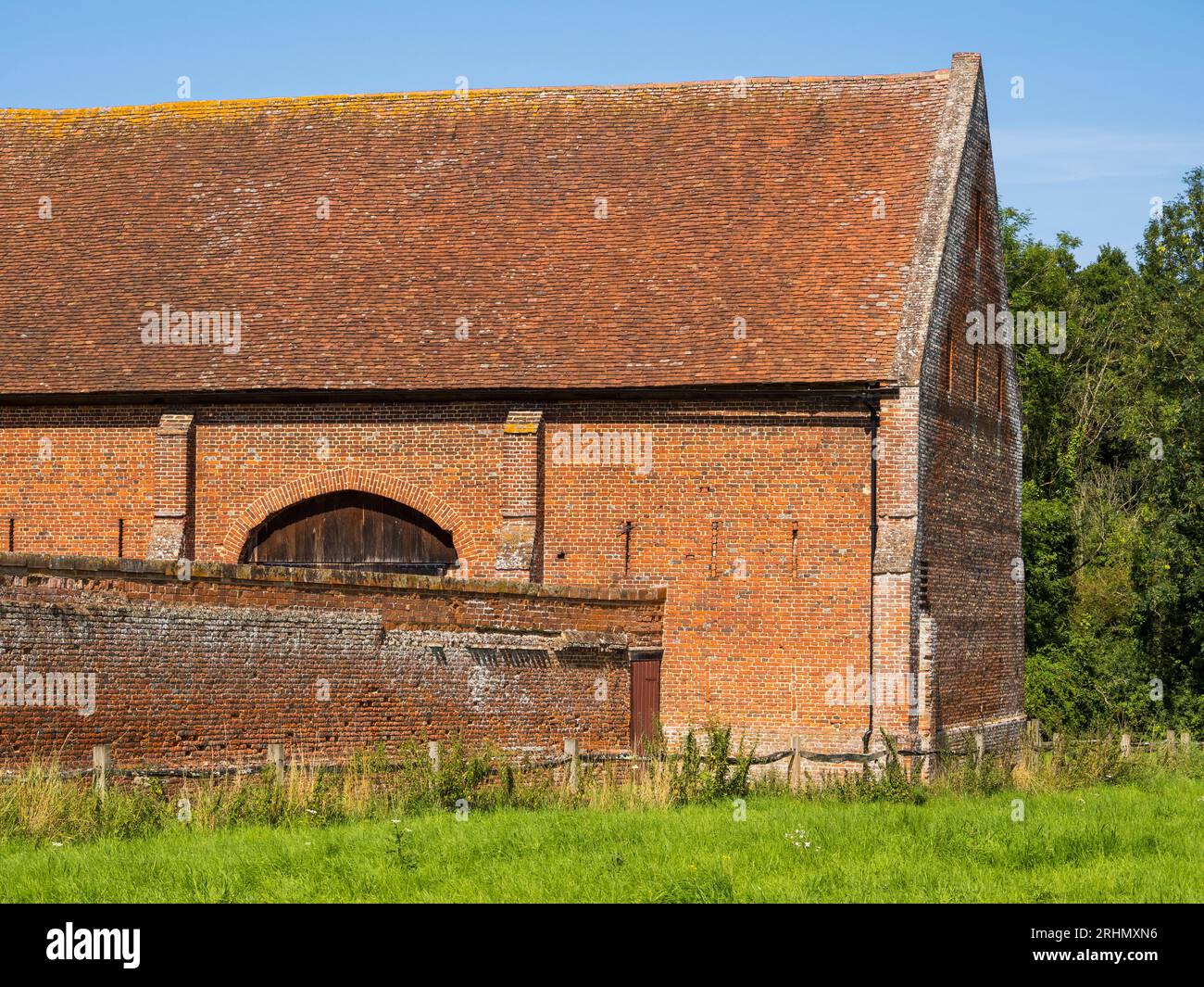 Outside of Tudor Barn, Basing House, Basingstoke, Hampshire, England ...