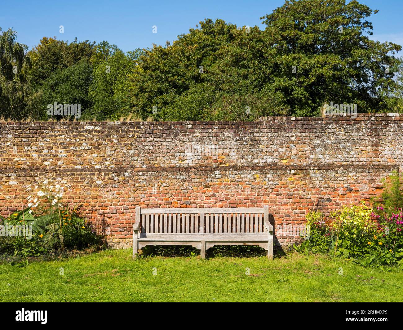 Garden Wall with Seating, Old Tudor, Walled Garden, Basing House, Old ...