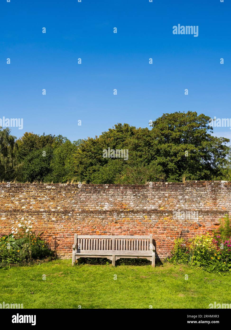 Garden Wall with Seating, Old Tudor, Walled Garden, Basing House, Old ...