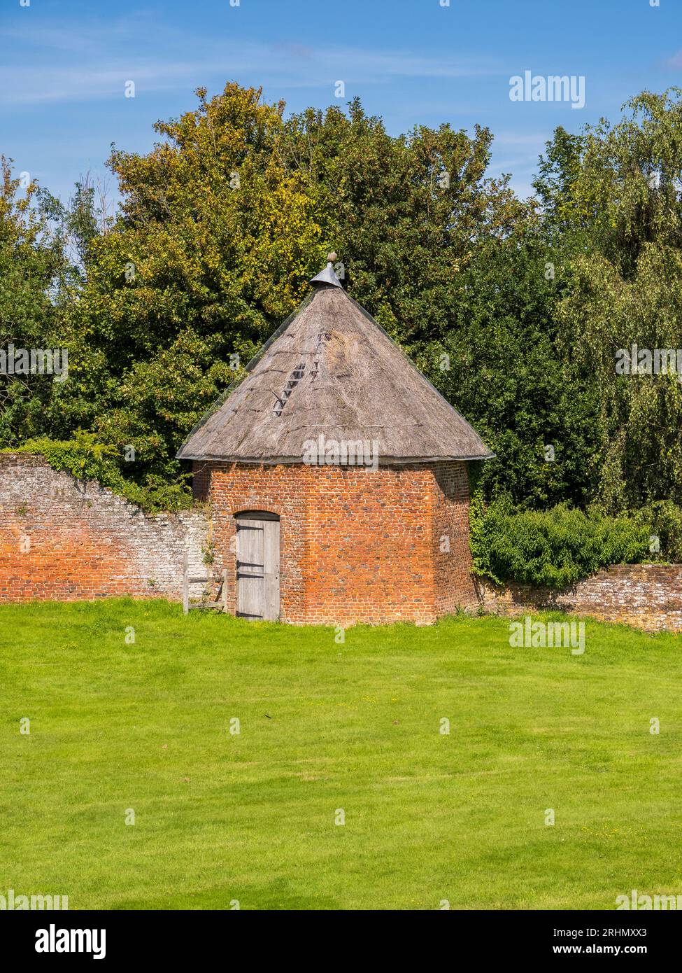 Garden Building, Old Tudor, Walled Garden, Basing House, Old Basing ...