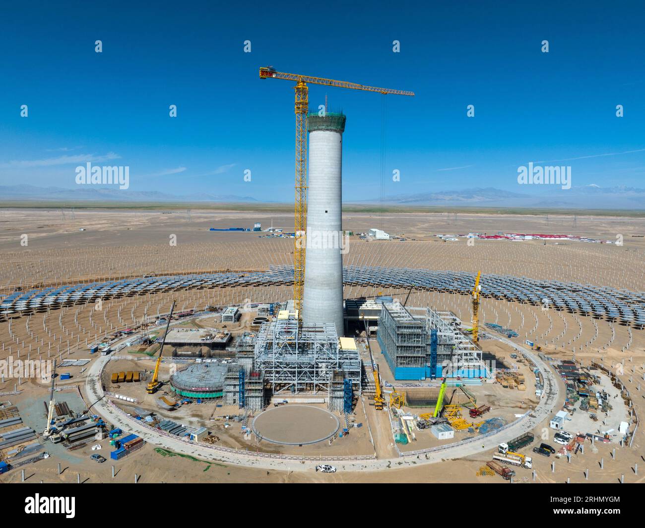 A view of a 110MW molten salt solar power station under construction in ...