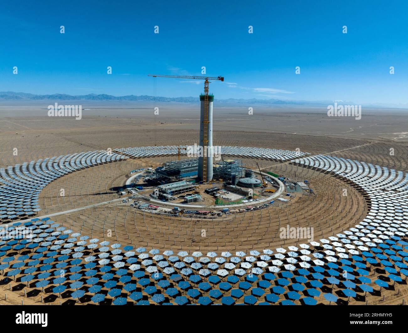 A view of a 110MW molten salt solar power station under construction in ...