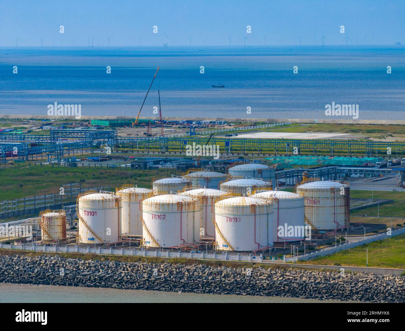 Lng terminal china hi-res stock photography and images - Alamy