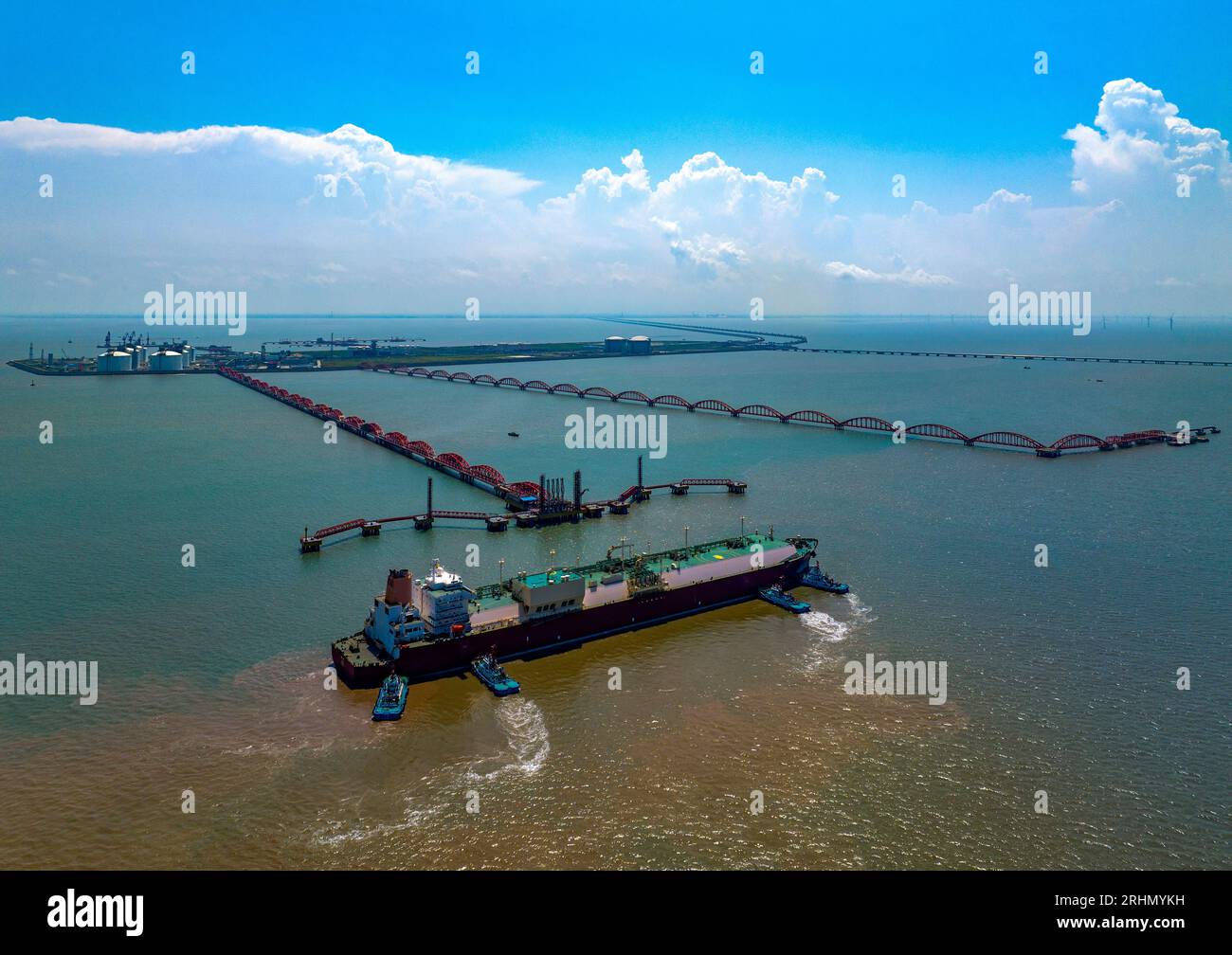 Lng terminal china hi-res stock photography and images - Alamy